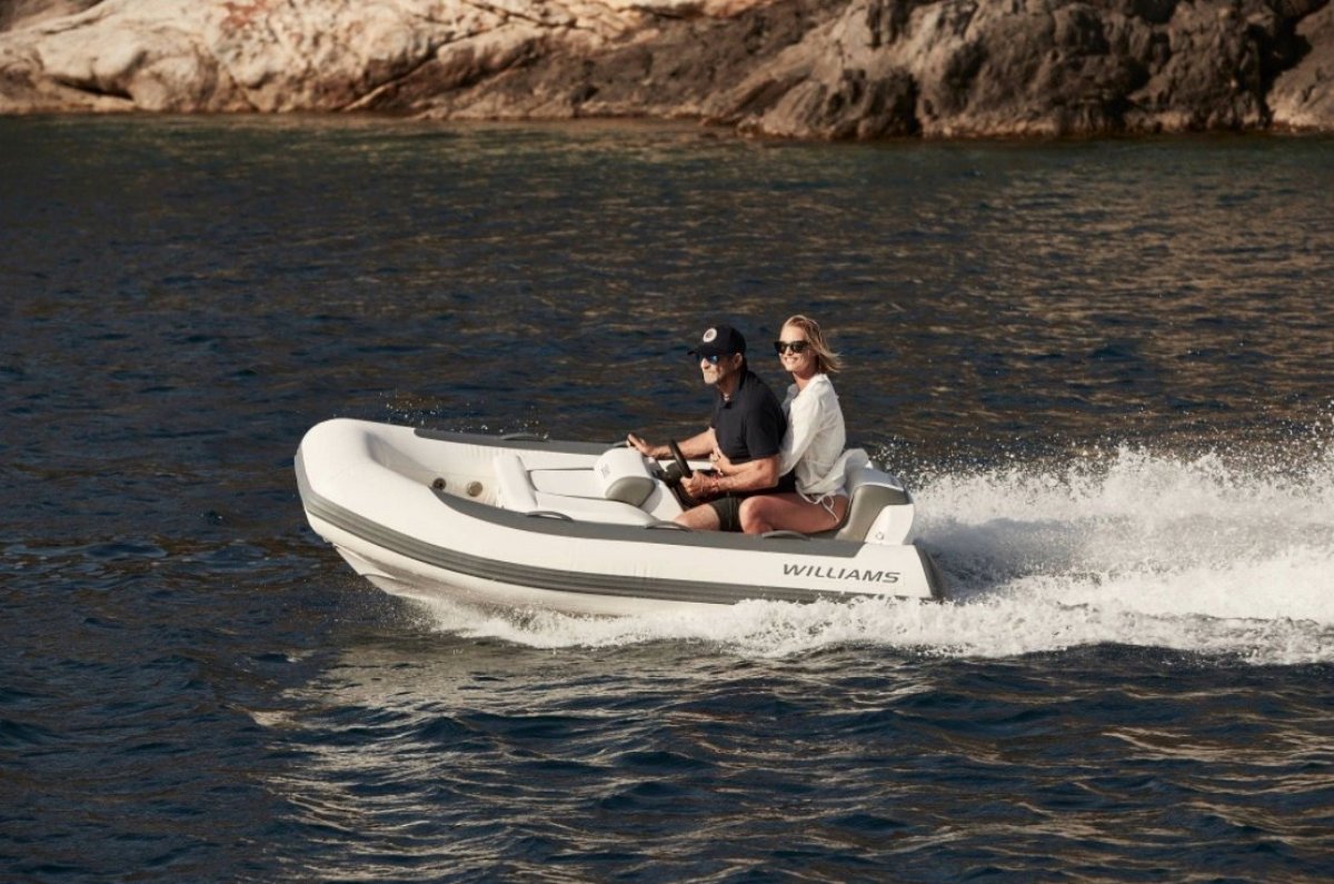 2022 Prestige 590 | Boat Research | Boats Online