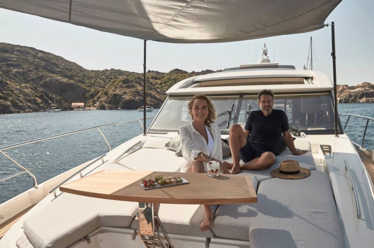 2022 Prestige 590 | Boat Research | Yachthub