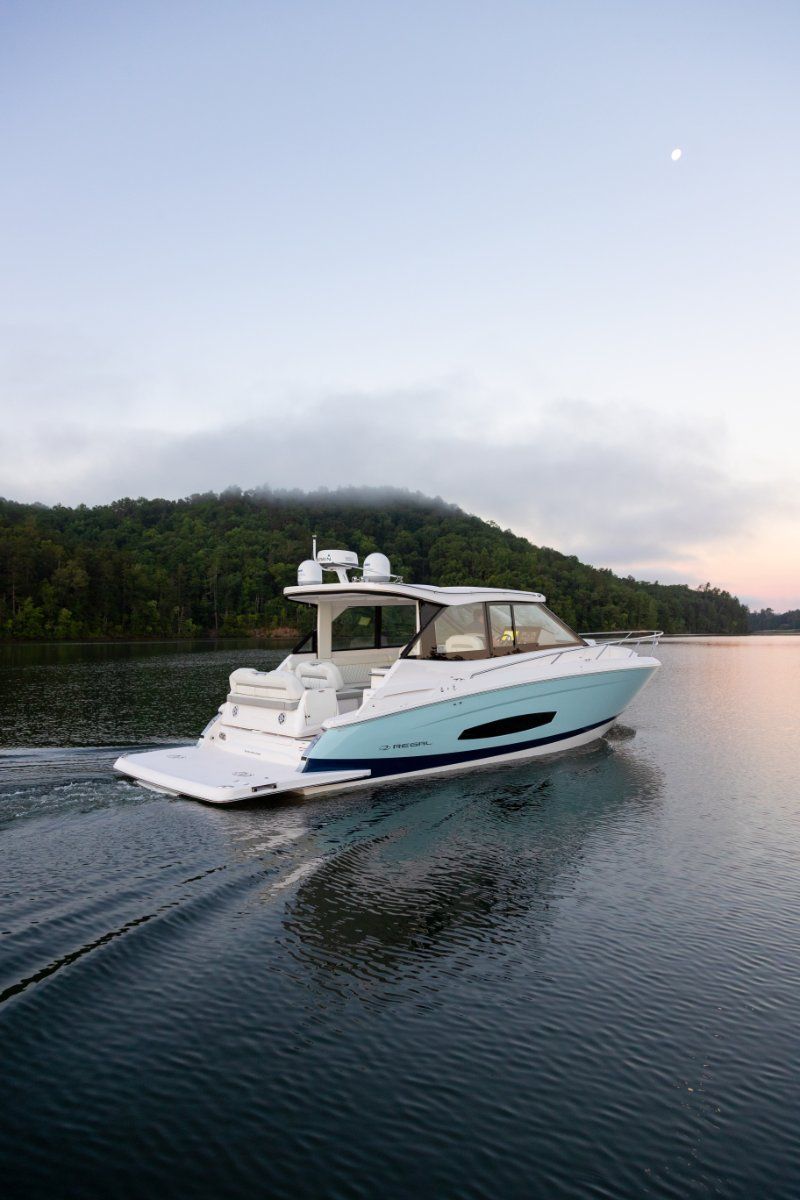 2022 Regal 36 Grande Coupe | Boat Research | Yachthub