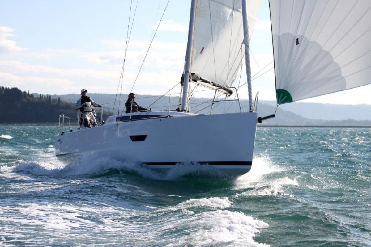 2022 Elan E4 | Boat Research | Boats Online