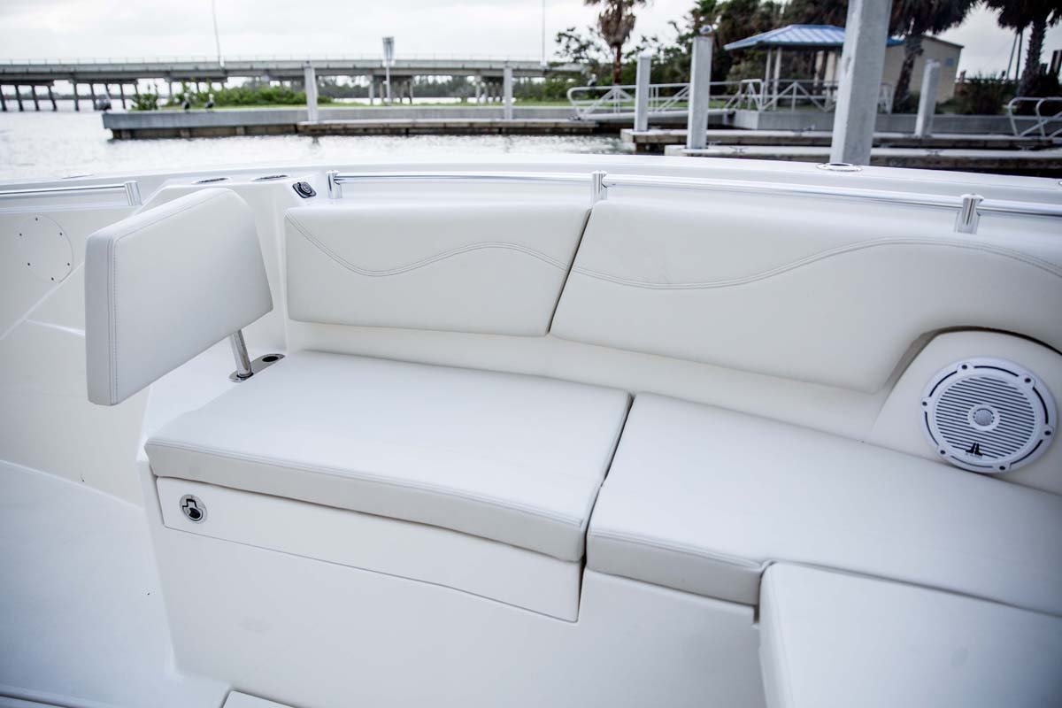 2021 Cobia 320 Centre Console | Boat Research | Yachthub