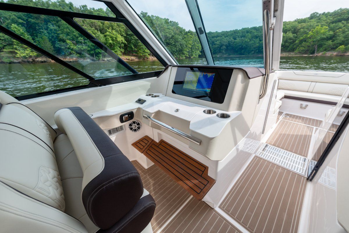 2022 Regal Lx36 | Boat Research | BoatsOnline