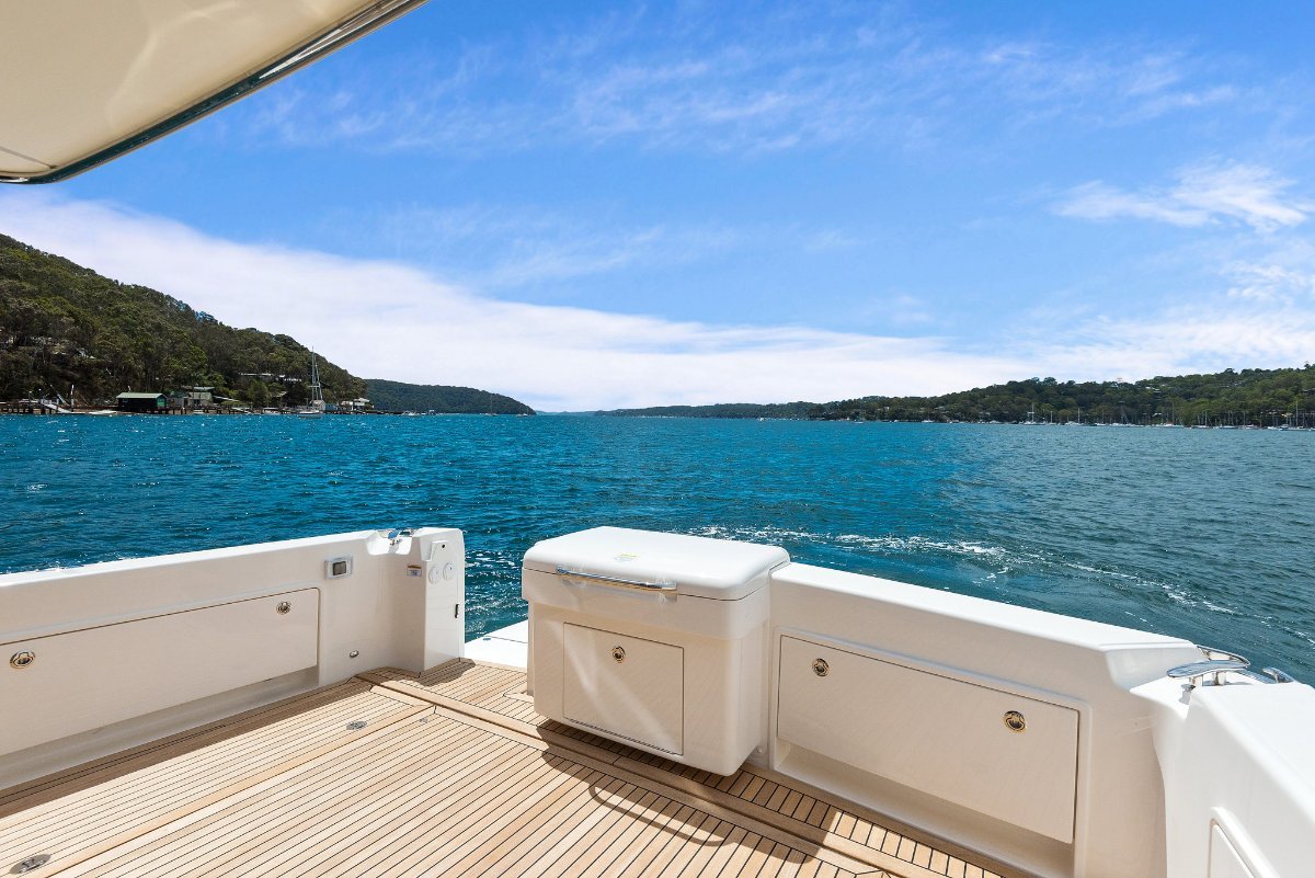 2019 Riviera 43 Flybridge | Boat Research | Yachthub