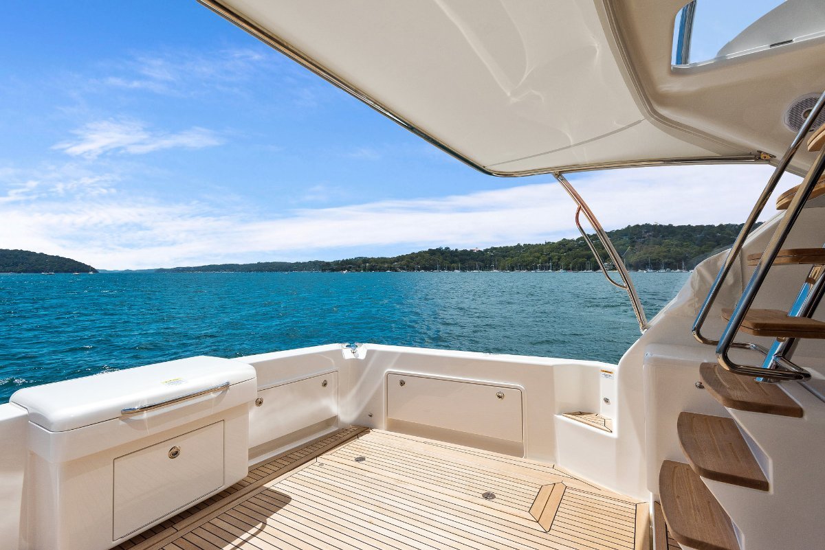 2019 Riviera 43 Flybridge | Boat Research | Yachthub