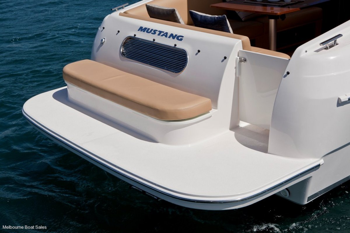 2015 Mustang 32 | Boat Research | Yachthub