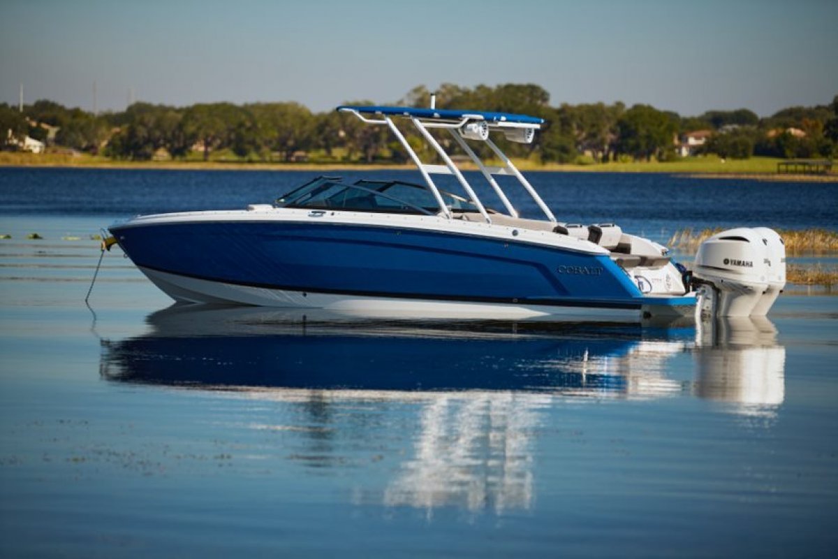 2022 Cobalt R8 Outboard | Boat Research | Yachthub