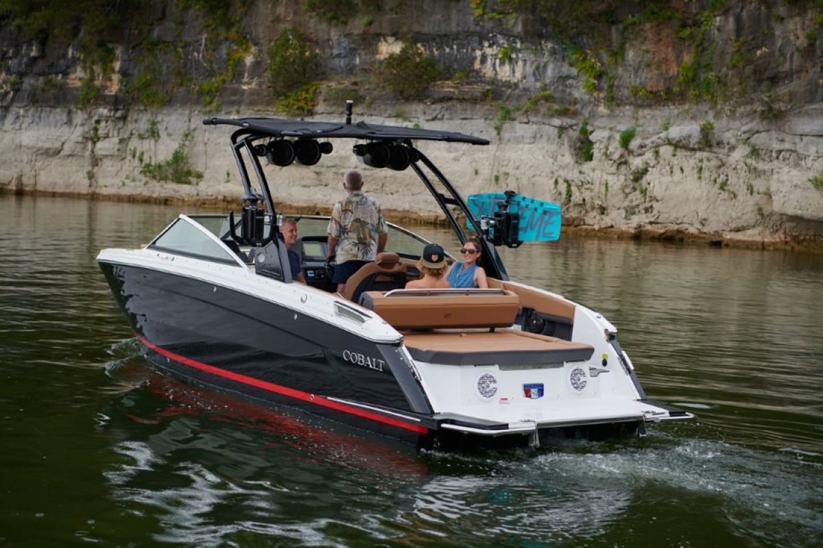 2022 Cobalt R8 | Boat Research | Yachthub