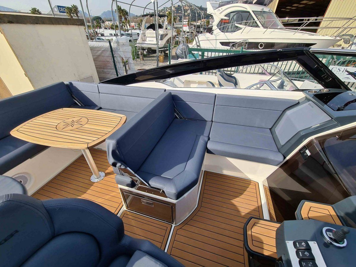 2022 Parker 800 Cruiser | Boat Research | Yachthub