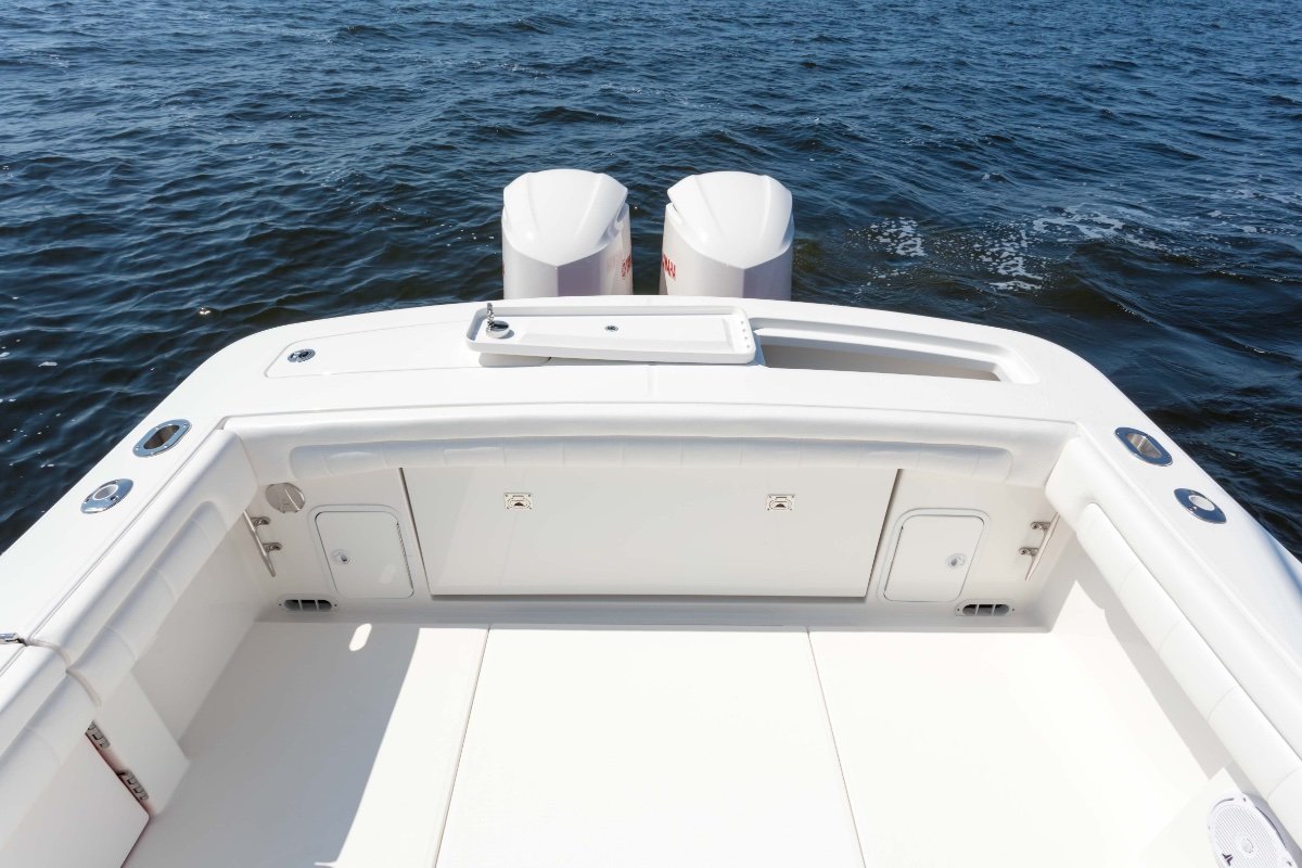 2022 Regulator 31 | Boat Research | BoatsOnline