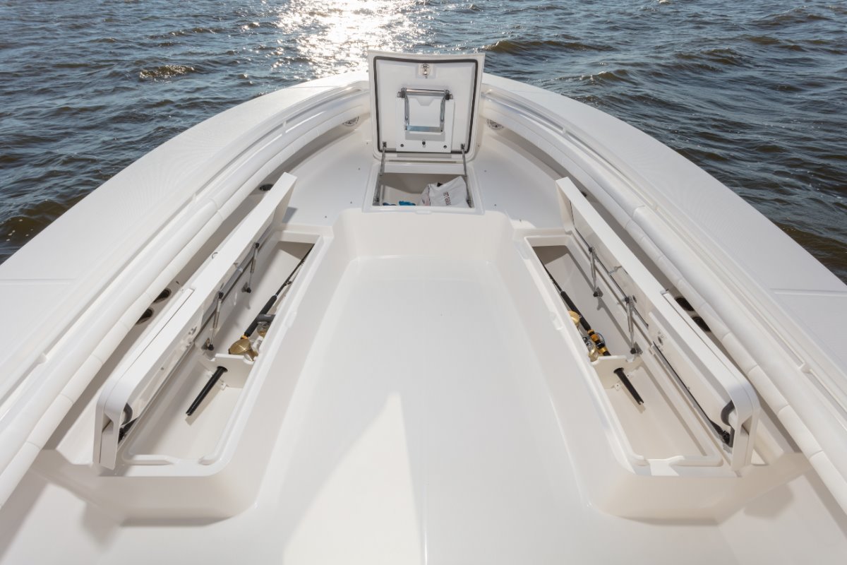 2022 Regulator 34 | Boat Research | Boats Online