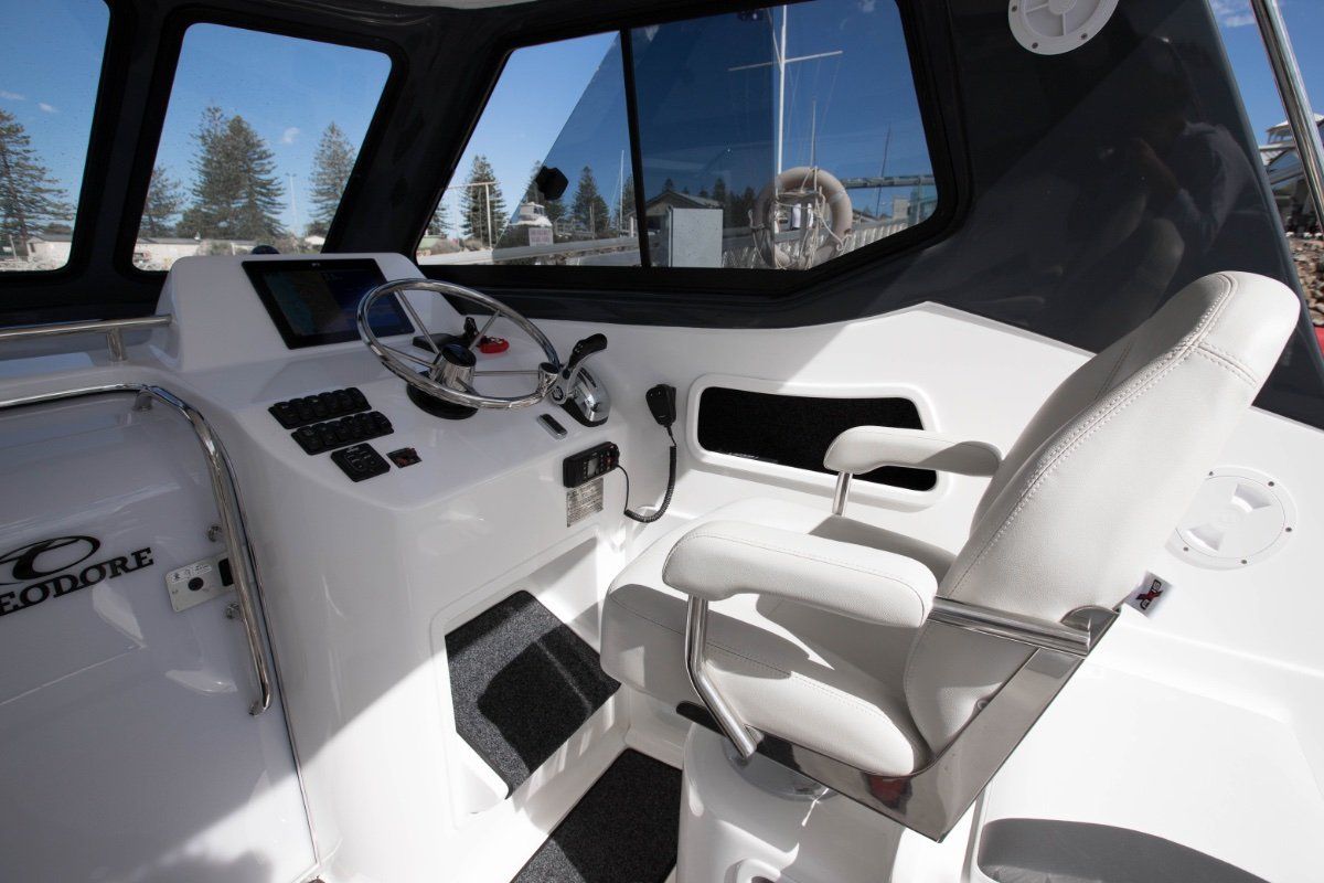 2021 Theodore 720 Offshore | Boat Research | Boats Online