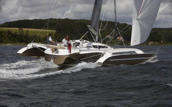 2022 Dragonfly 32 Evolution | Boat Research | Yachthub