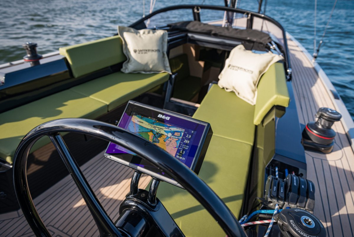 2022 Saffier S33 | Boat Research | BoatsOnline