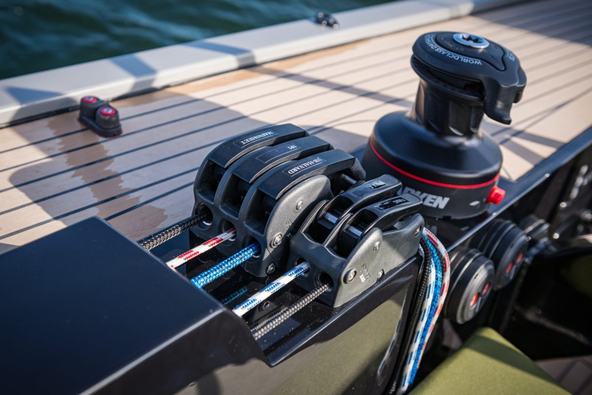 2022 Saffier S33 | Boat Research | BoatsOnline
