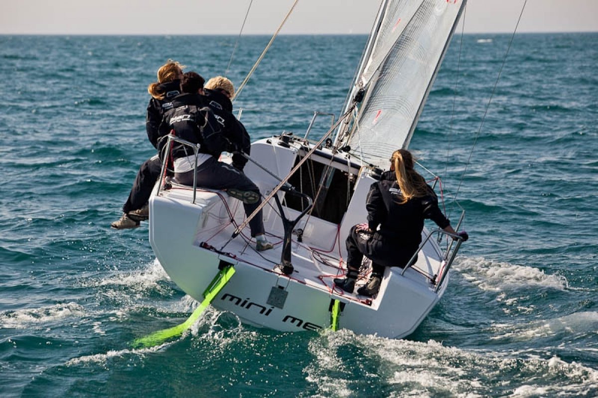 2015 Elan E1 | Boat Research | BoatsOnline