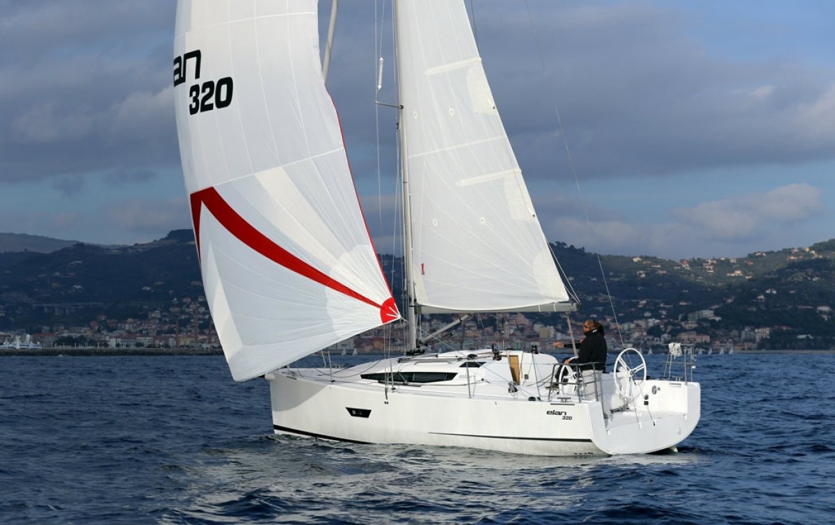 2015 Elan E3 | Boat Research | Yachthub