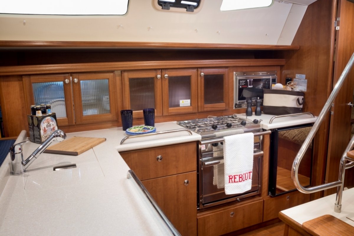 2015 Hunter 37 | Boat Research | Yachthub