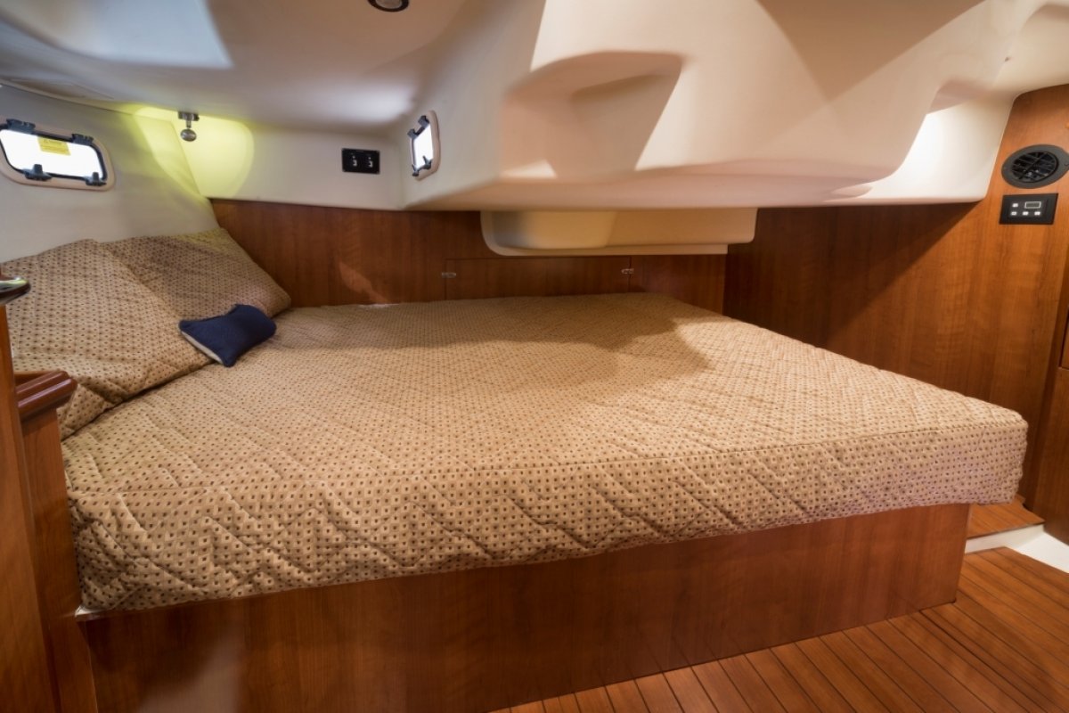 2015 Hunter 37 | Boat Research | Yachthub