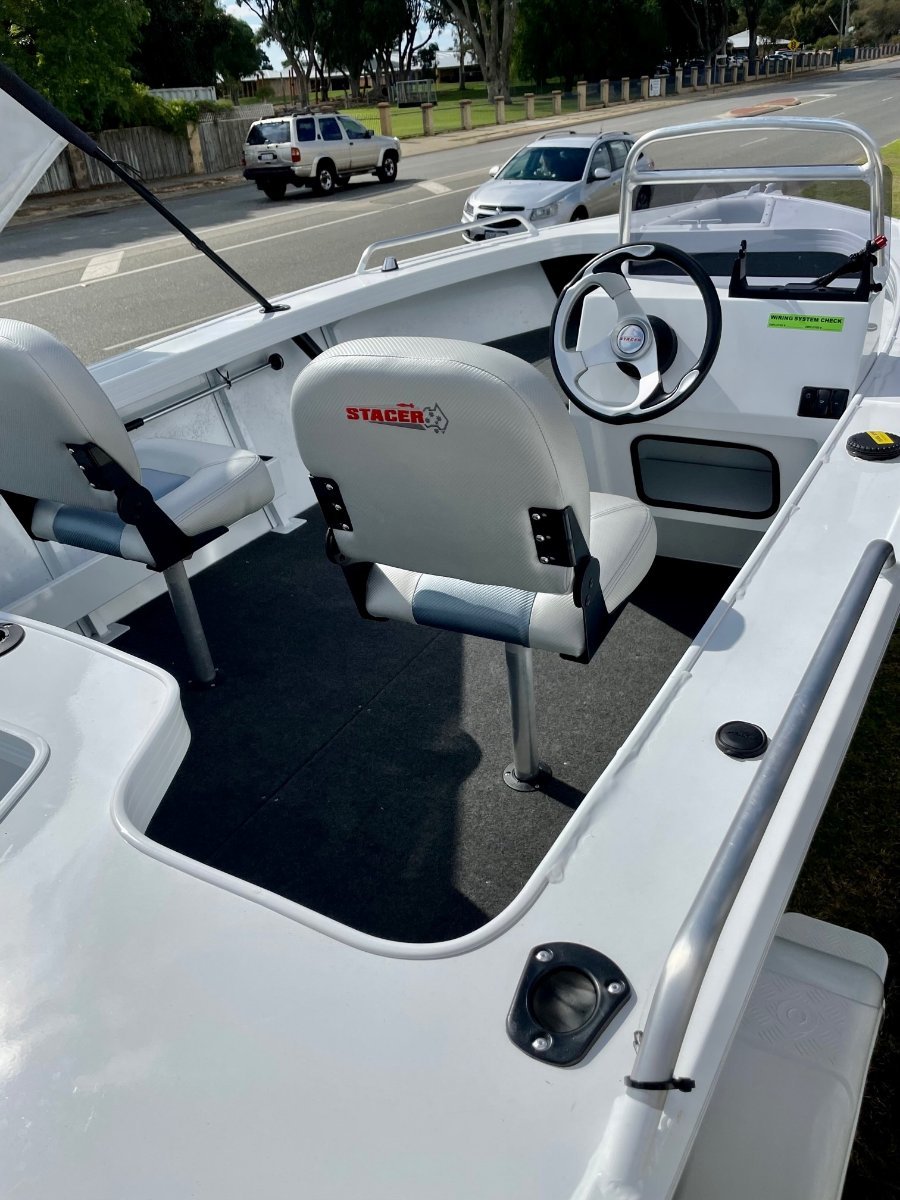 2022 Stacer 469 Outlaw Side Console | Boat Research | Yachthub