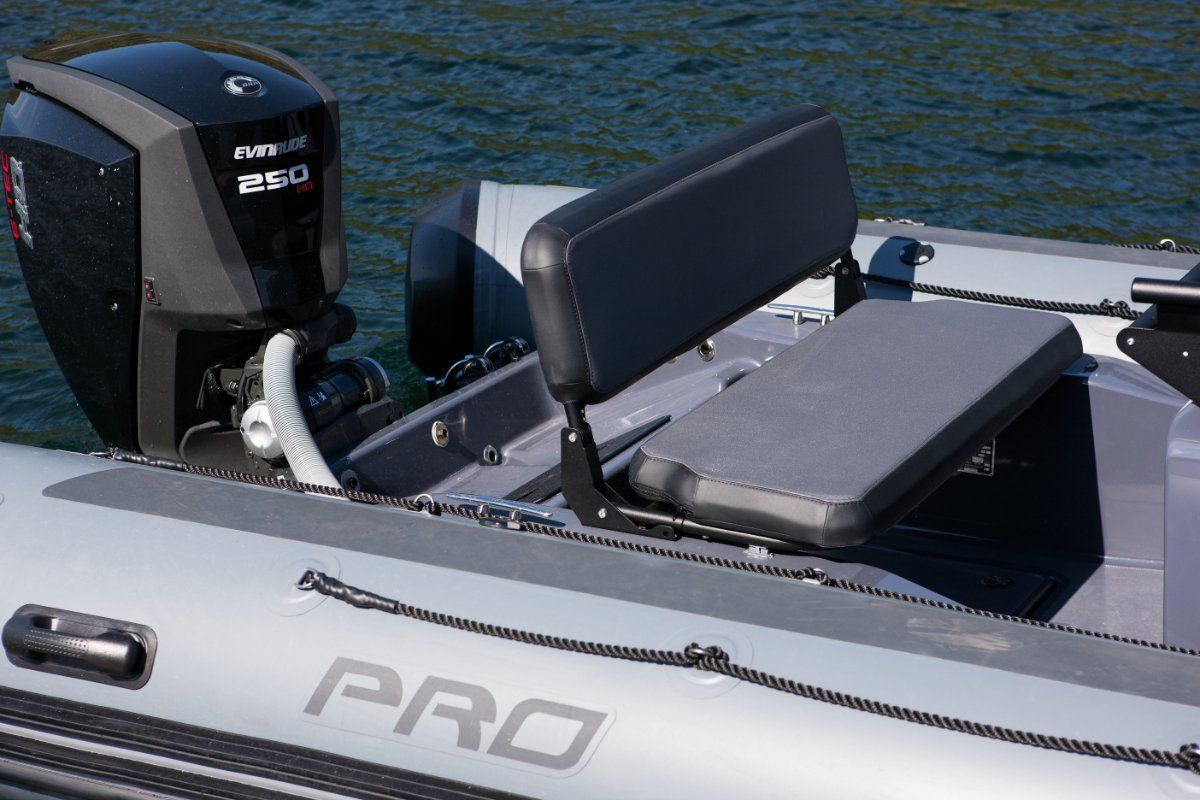 2022 Zodiac Pro 7 Neo | Boat Research | Boats Online