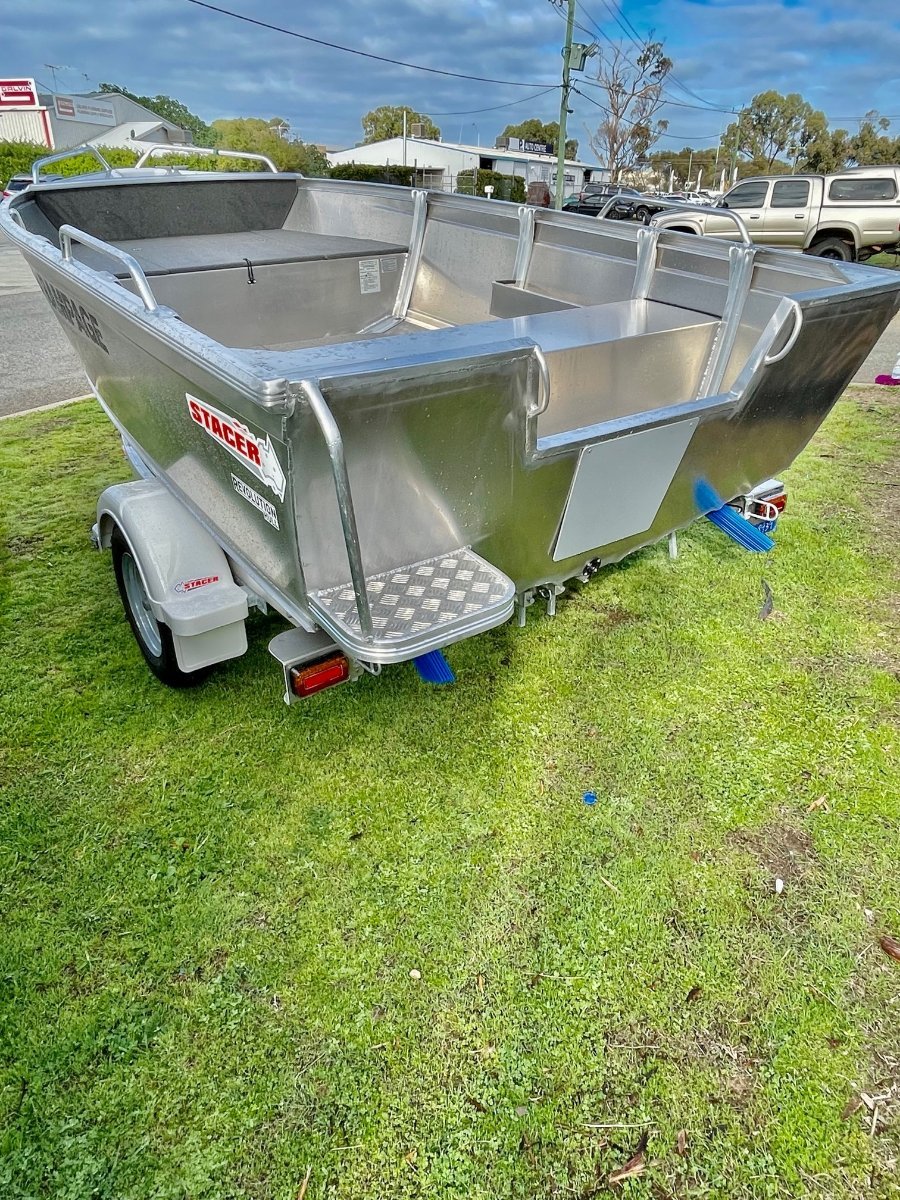 2022 Stacer 429 Rampage | Boat Research | Boats Online