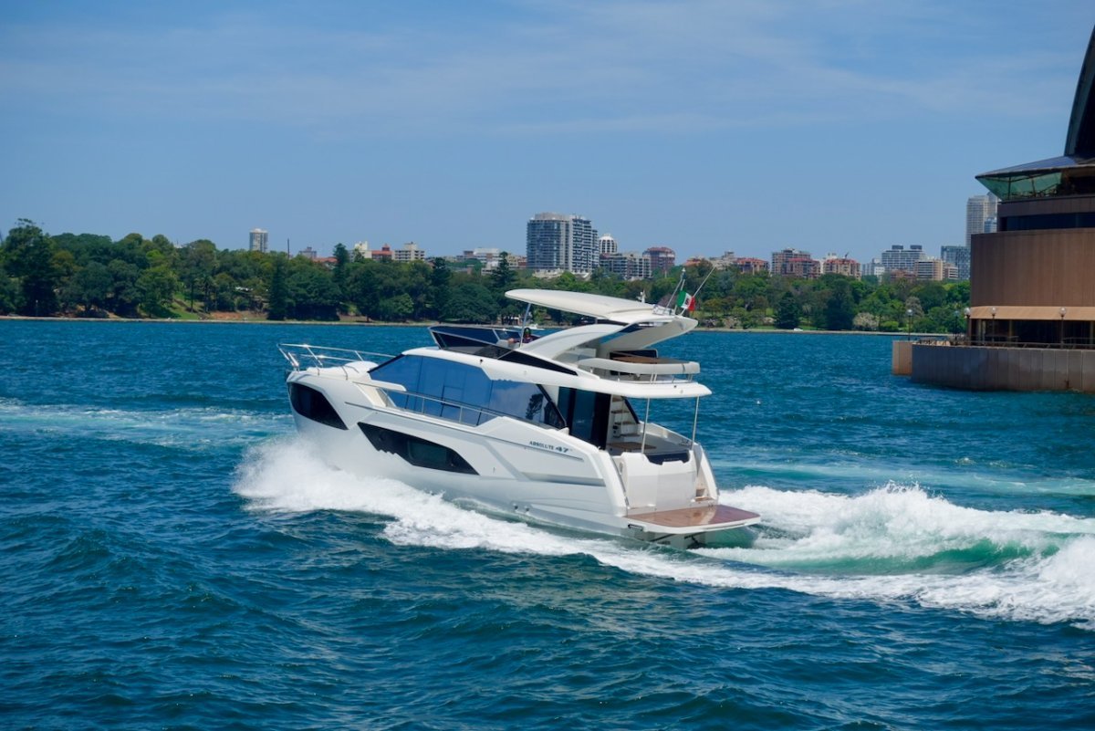 2023 Absolute 47 Fly | Boat Research | Yachthub
