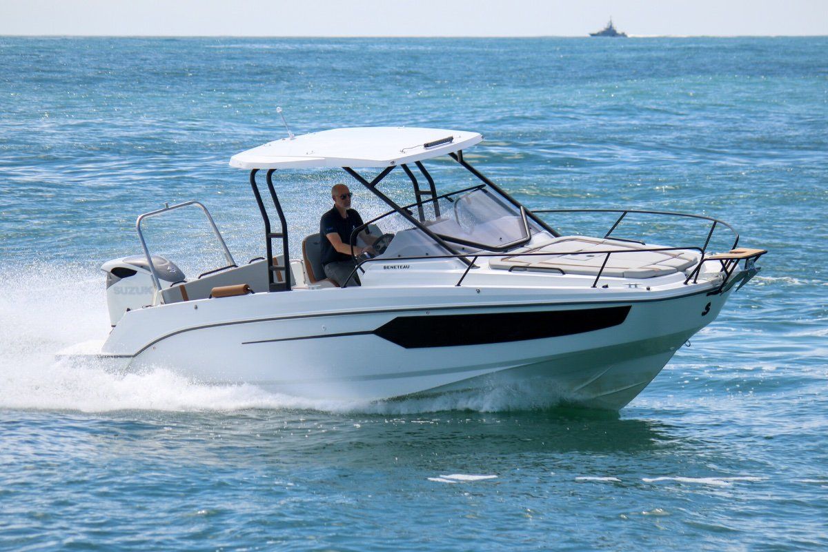 2023 Beneteau 305 | Boat Research | Boats Online