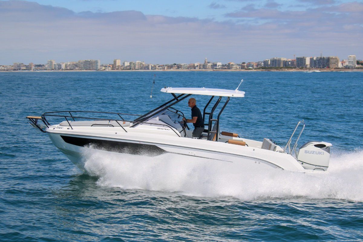 2023 Beneteau 305 | Boat Research | Boats Online
