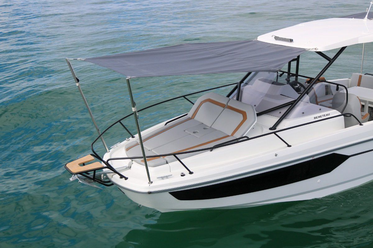 2023 Beneteau 305 | Boat Research | Boats Online