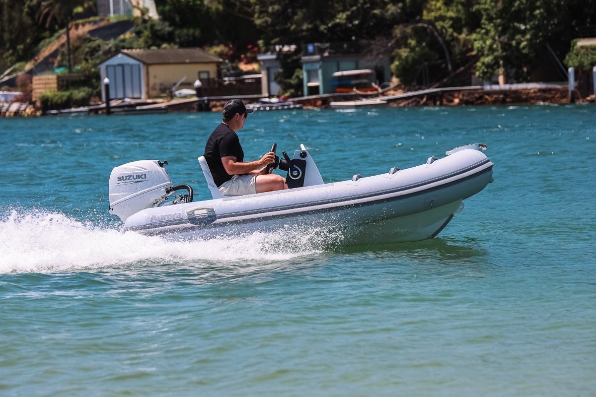 2022 Aurora Reef Rider 330dl | Boat Research | Boats Online