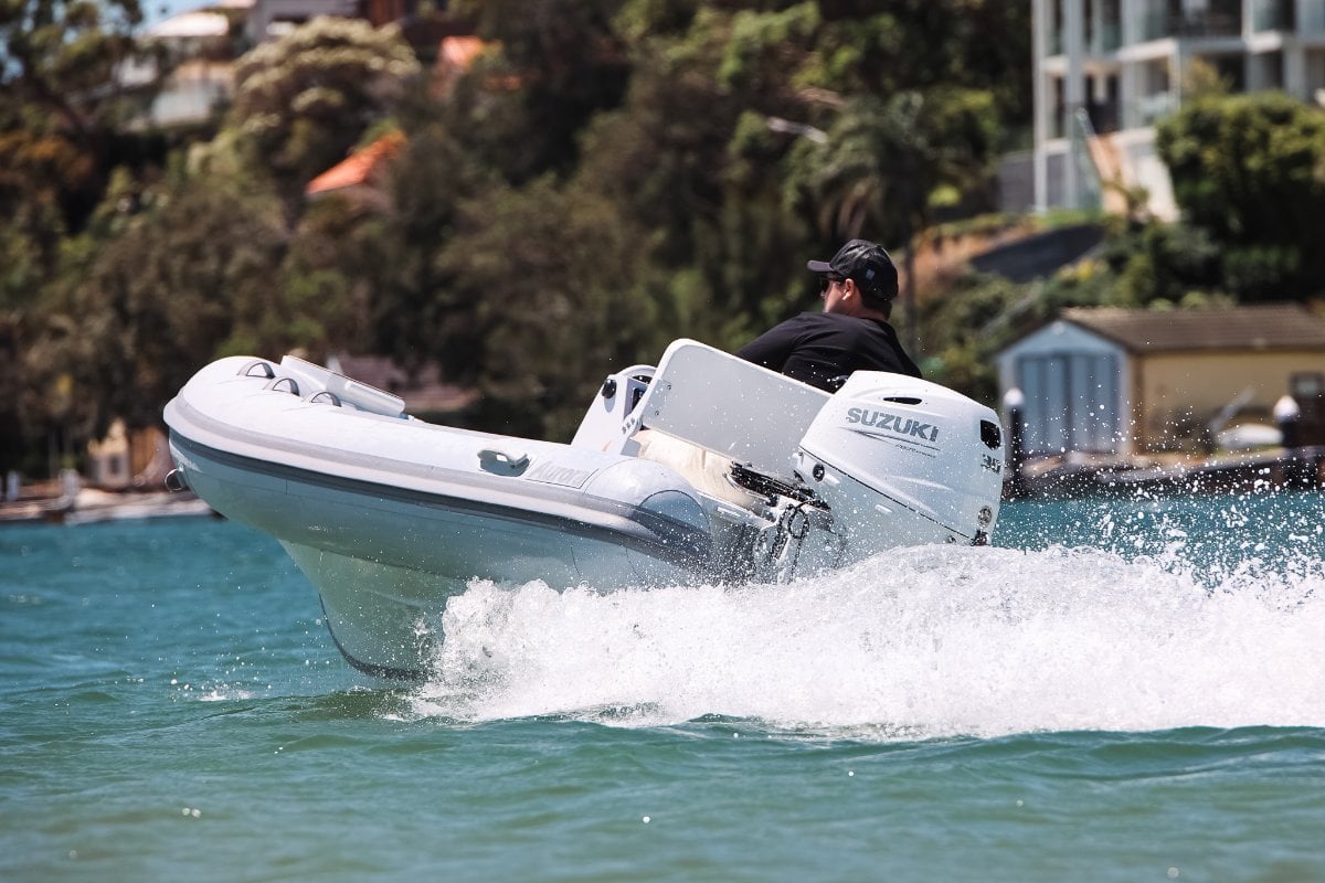 2022 Aurora Reef Rider 330dl | Boat Research | Boats Online