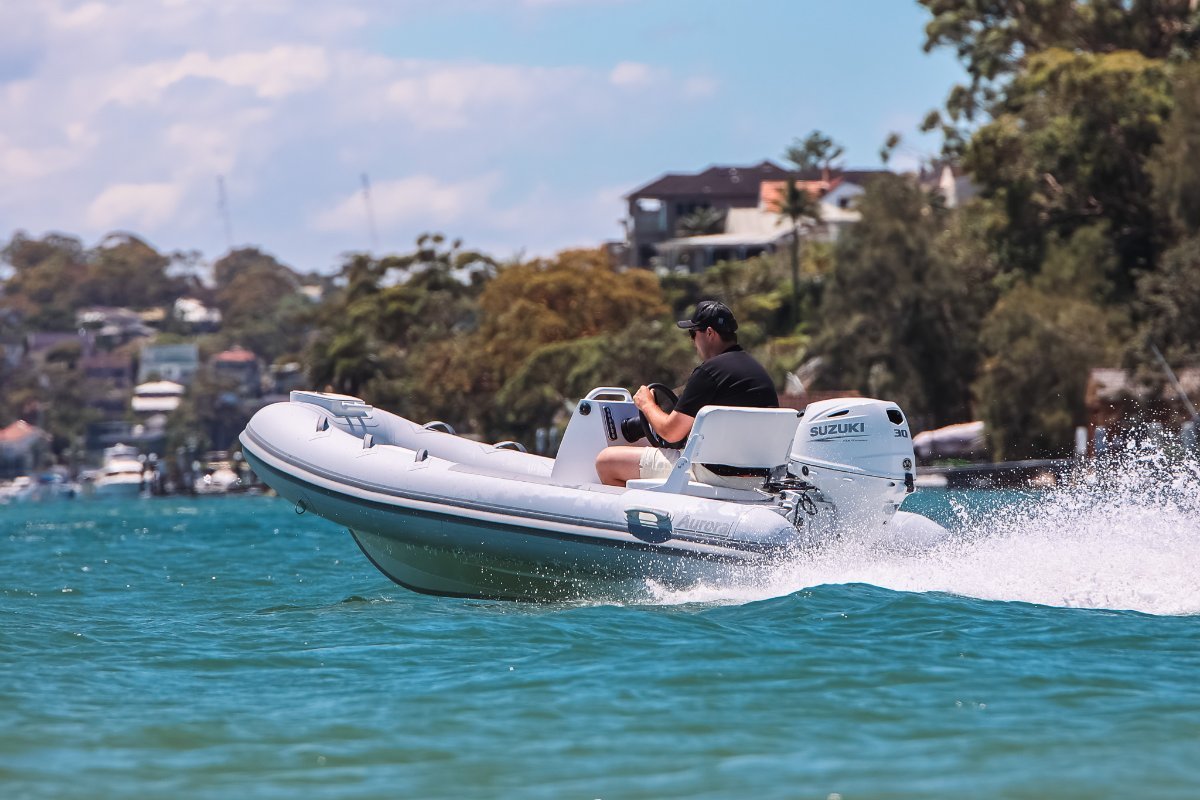 2022 Aurora Reef Rider 330dl | Boat Research | Boats Online