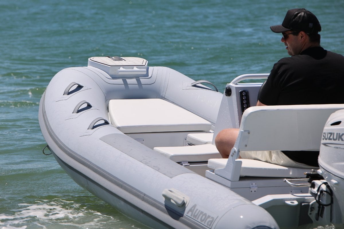 2022 Aurora Reef Rider 330dl | Boat Research | Boats Online