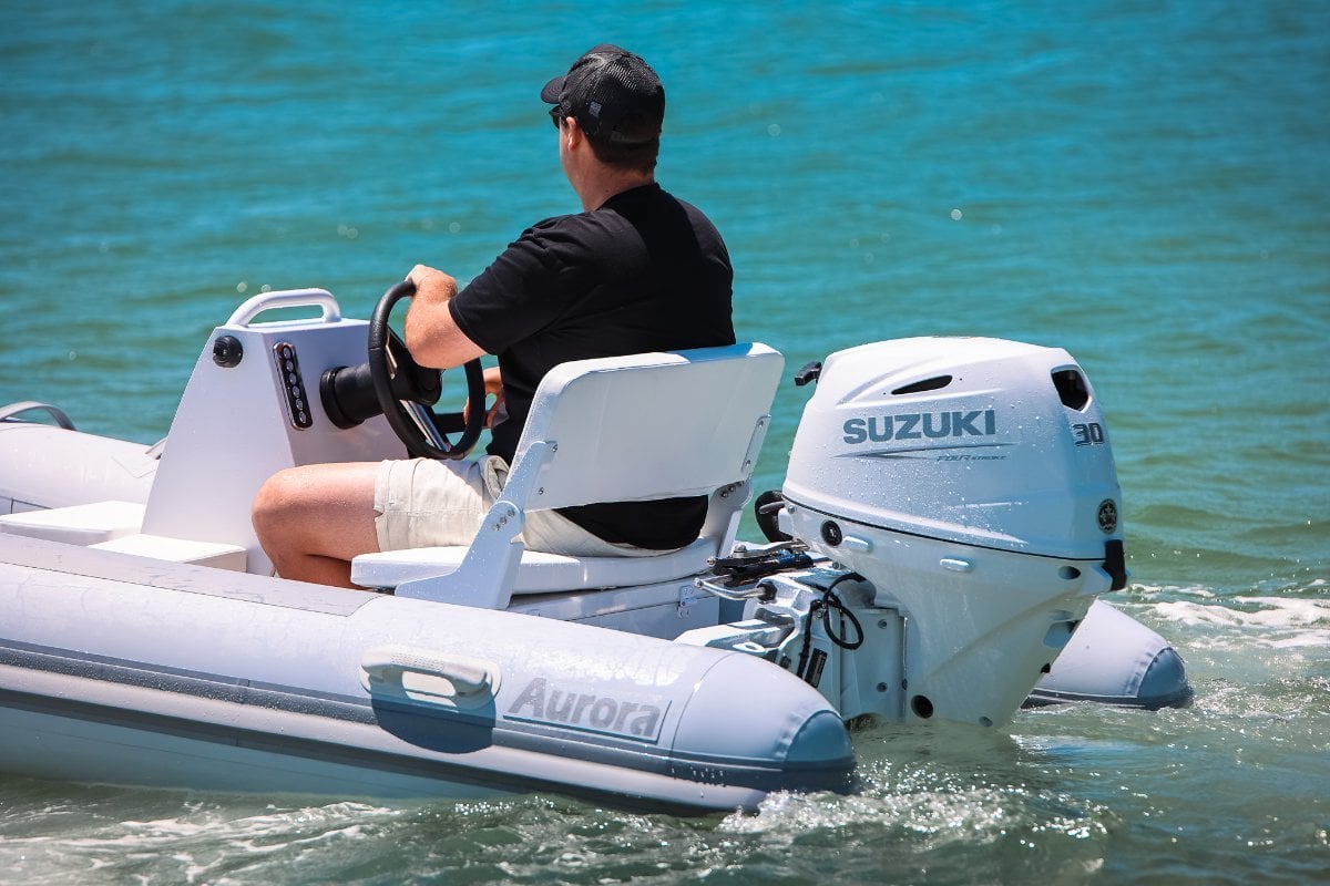 2022 Aurora Reef Rider 330dl | Boat Research | Boats Online