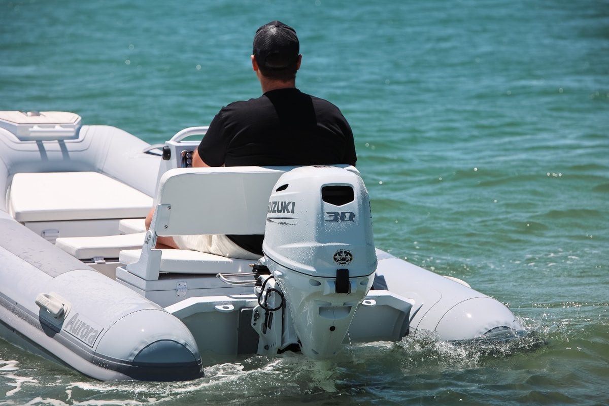 2022 Aurora Reef Rider 330dl | Boat Research | Boats Online