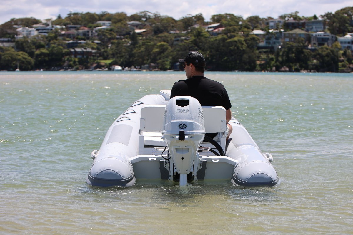 2022 Aurora Reef Rider 330dl | Boat Research | Boats Online