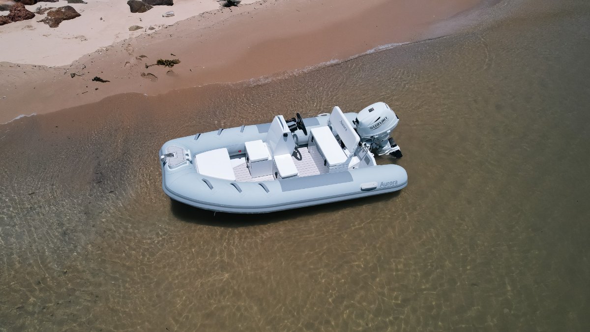 2022 Aurora Reef Rider 330dl | Boat Research | Boats Online