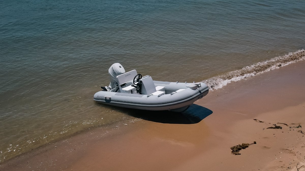 2022 Aurora Reef Rider 330dl | Boat Research | Boats Online