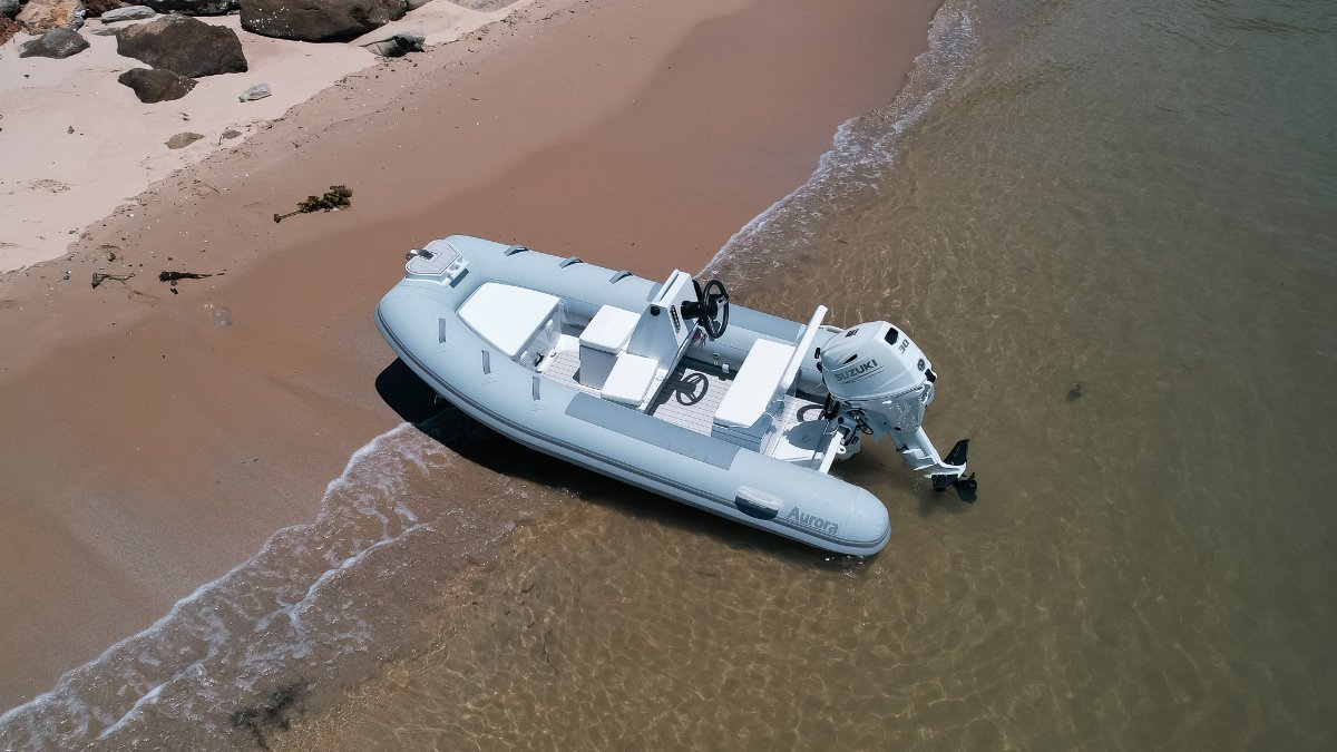 2022 Aurora Reef Rider 330dl | Boat Research | Boats Online