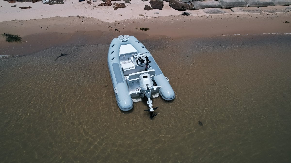 2022 Aurora Reef Rider 330dl | Boat Research | Boats Online