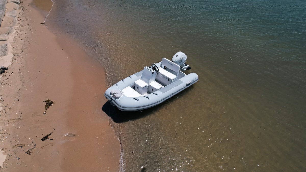 2022 Aurora Reef Rider 330dl | Boat Research | Boats Online