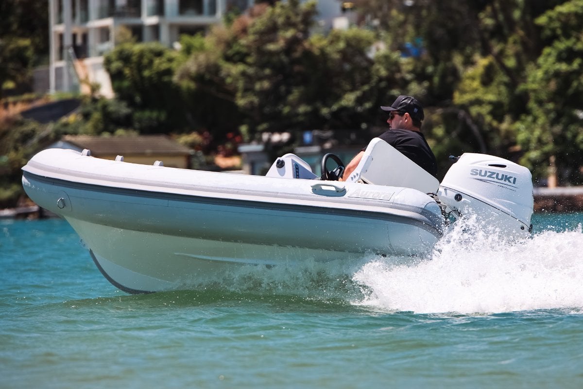 2022 Aurora Reef Rider 330dl | Boat Research | Boats Online