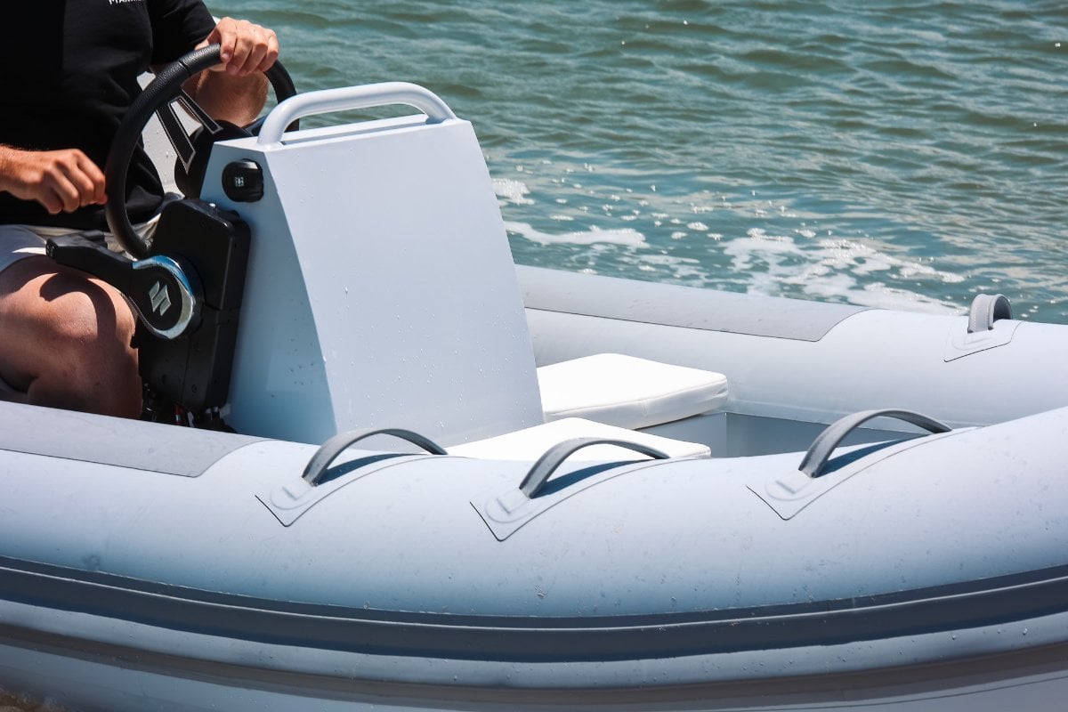 2022 Aurora Reef Rider 330dl | Boat Research | Boats Online