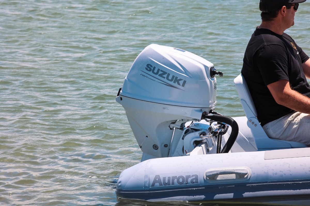 2022 Aurora Reef Rider 330dl | Boat Research | Boats Online