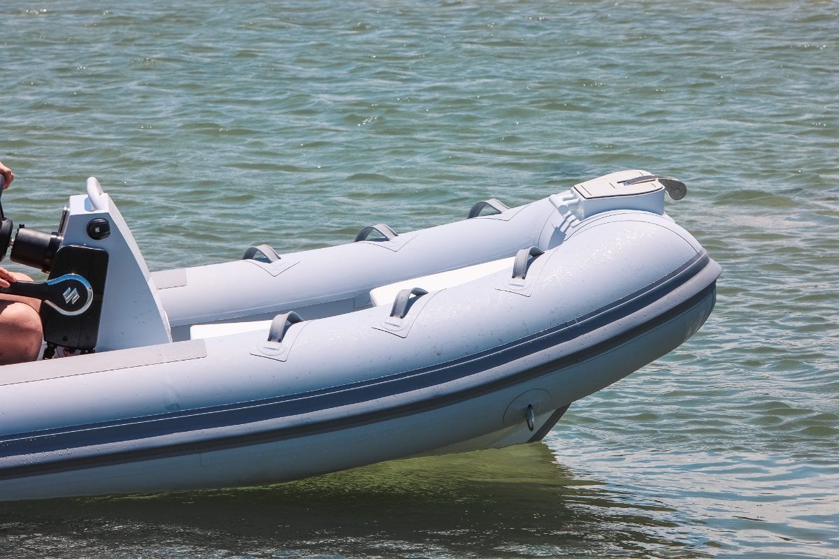 2022 Aurora Reef Rider 330dl | Boat Research | Boats Online