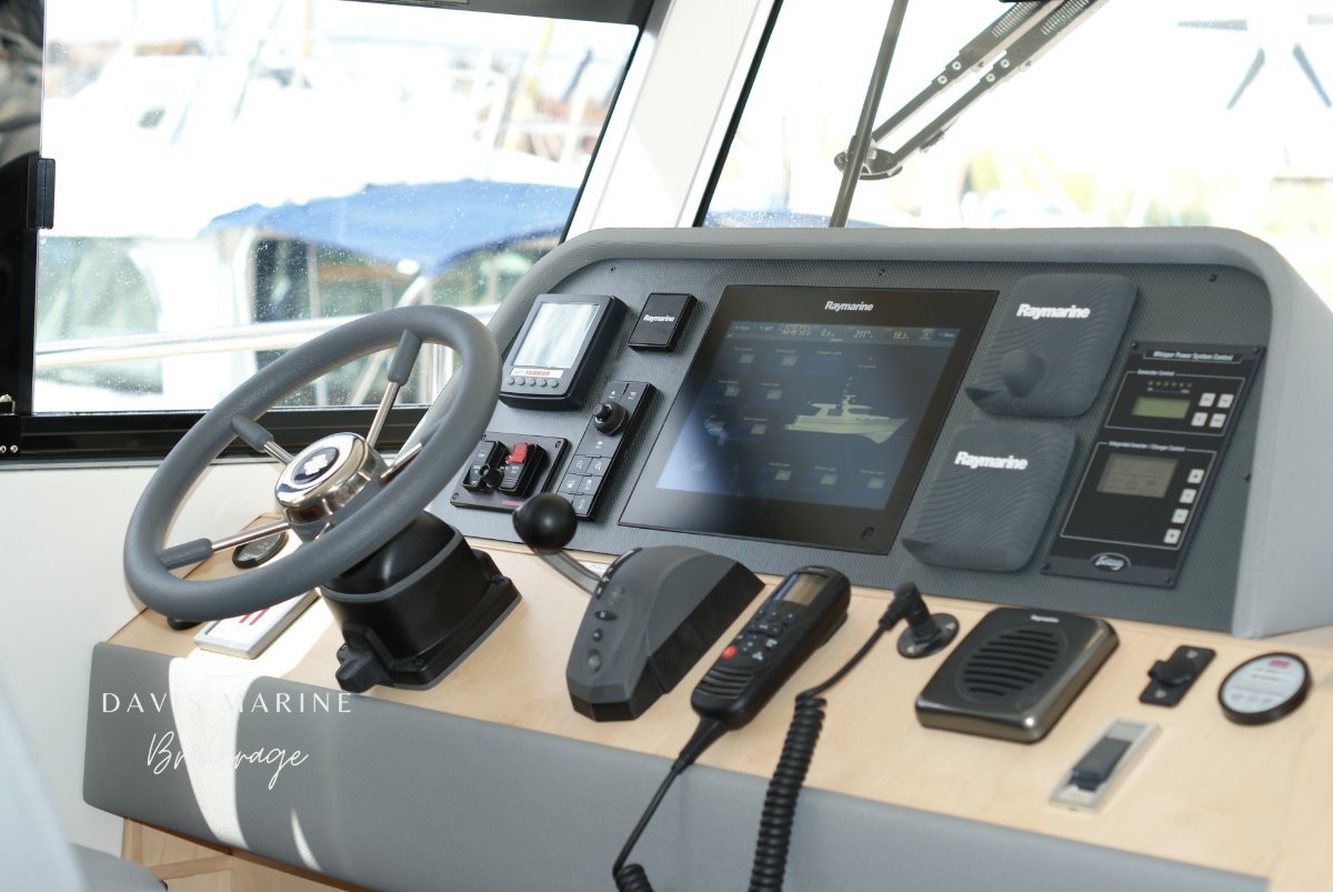 2024 Hardy Motor Yachts 40ds | Boat Research | Boats Online