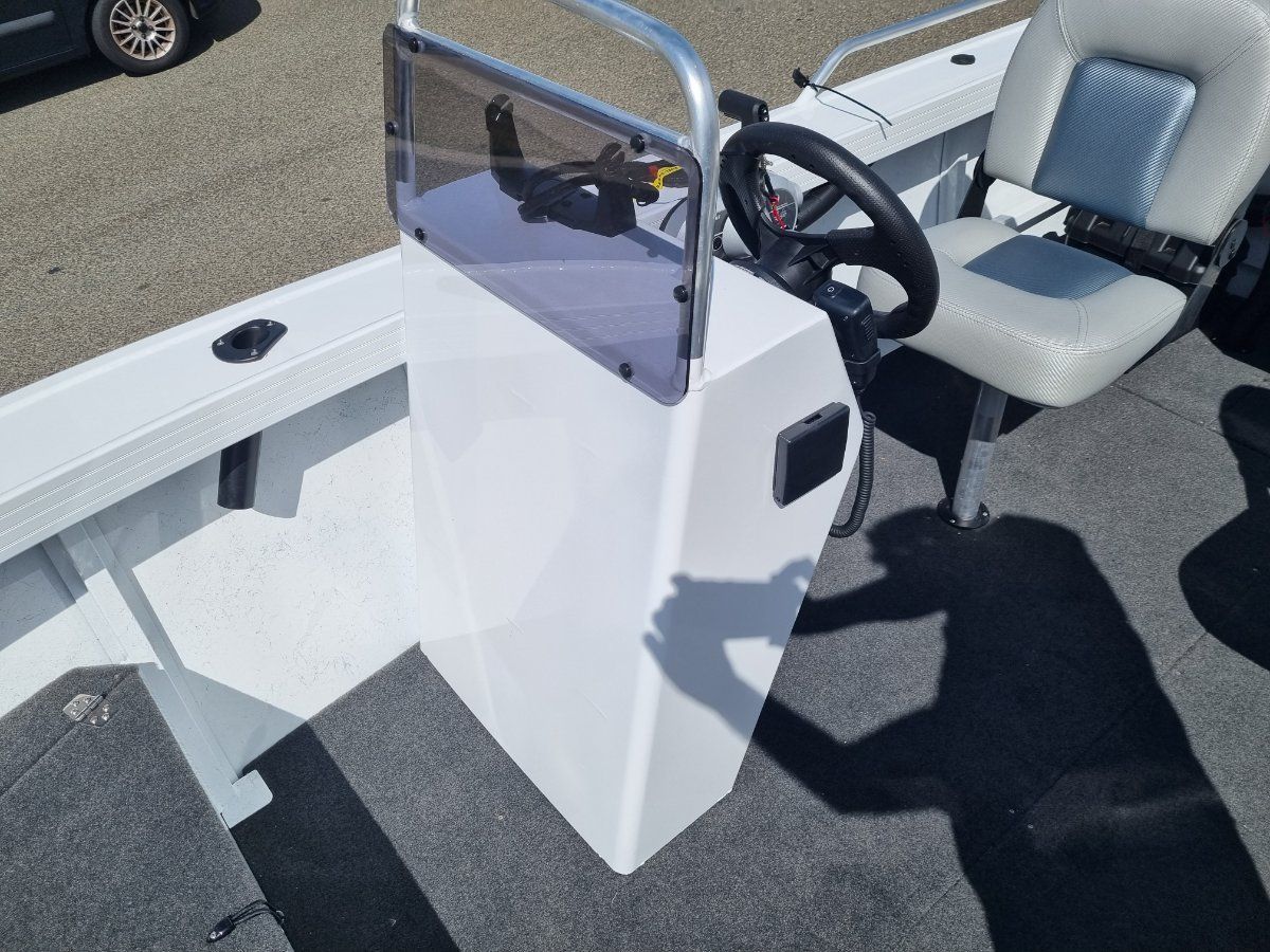 2023 Stacer 469 Outlaw Side Console | Boat Research | Yachthub