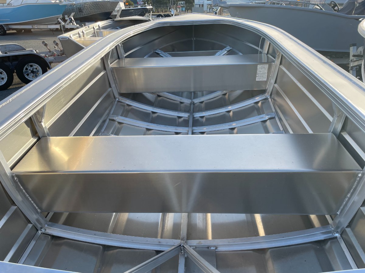 2022 Stessco Tripper 379hs | Boat Research | Yachthub