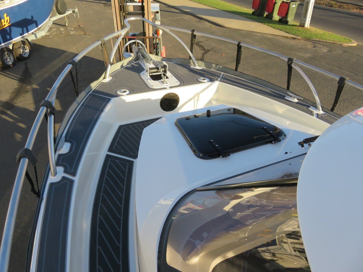 2023 Extreme 745 Walk Around | Boat Research | Yachthub