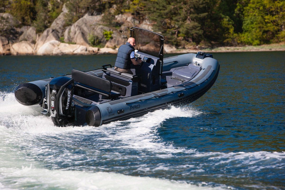 2021 Zodiac Pro 7 Neo | Boat Research | Boats Online